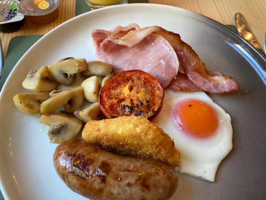 The George Hotel Breakfast